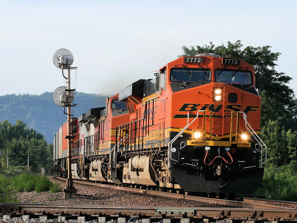 BNSF 7772